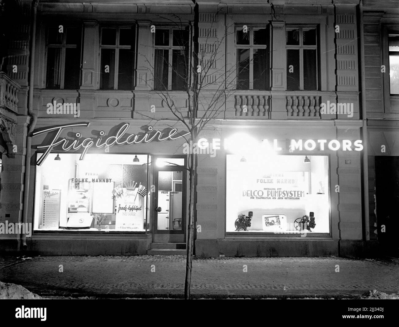 Shop window arrangement Black and White Stock Photos & Images - Alamy