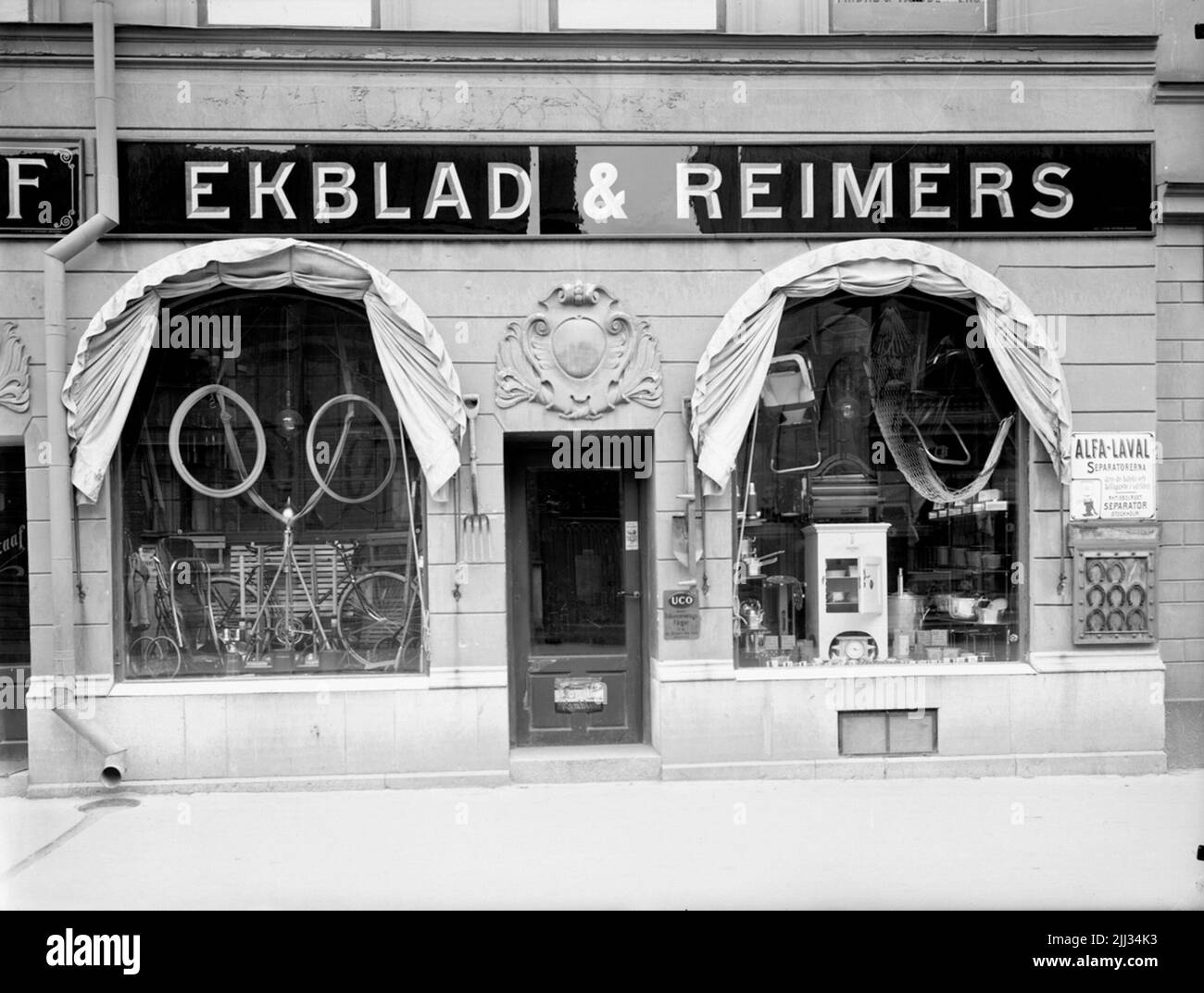 Hardware store exterior Black and White Stock Photos & Images - Alamy