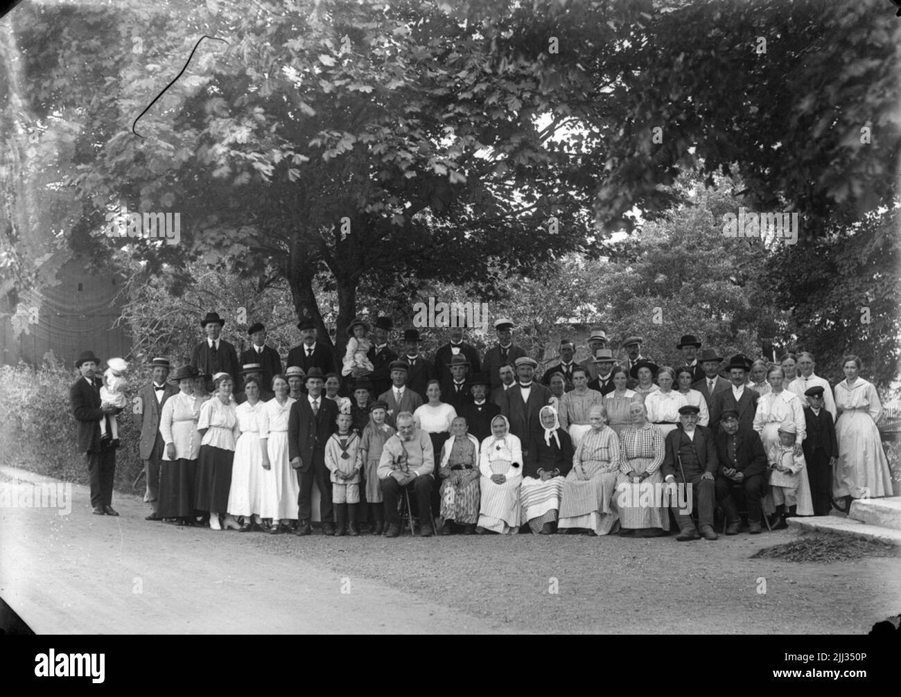 Picture posed Black and White Stock Photos & Images - Alamy