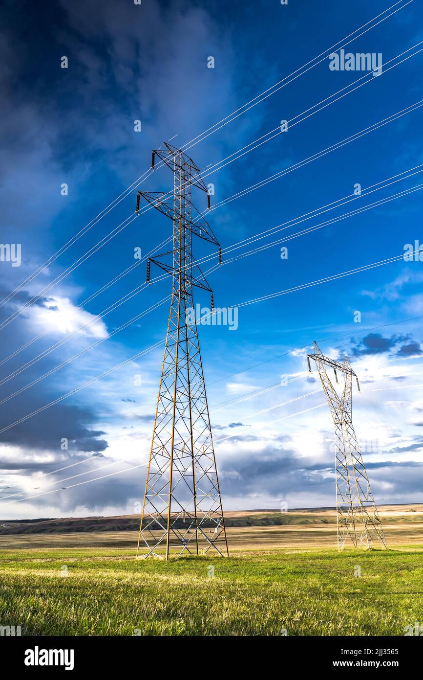 Tall electrical towers hi-res stock photography and images - Alamy