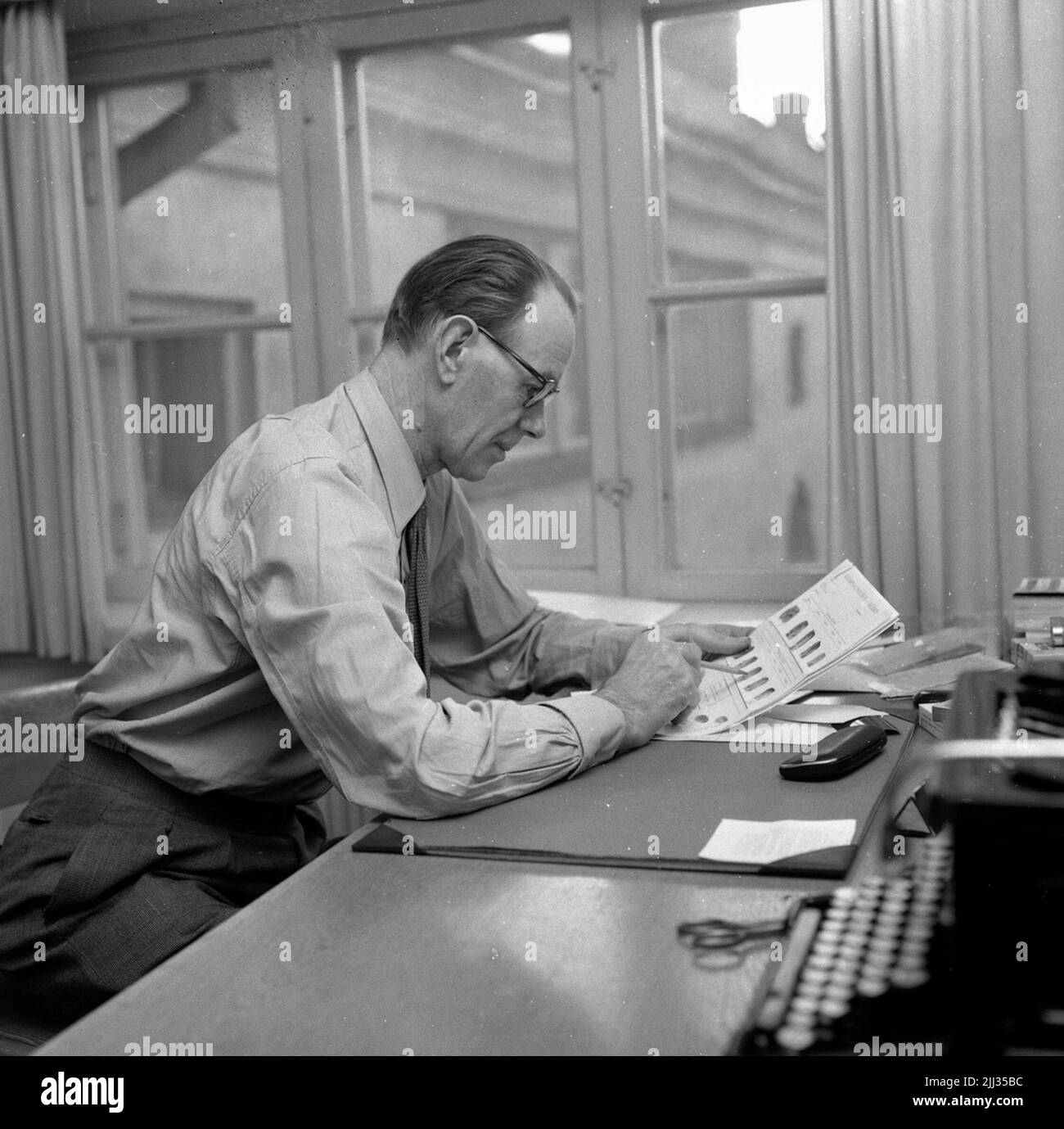 Group police officers from Black and White Stock Photos & Images - Alamy