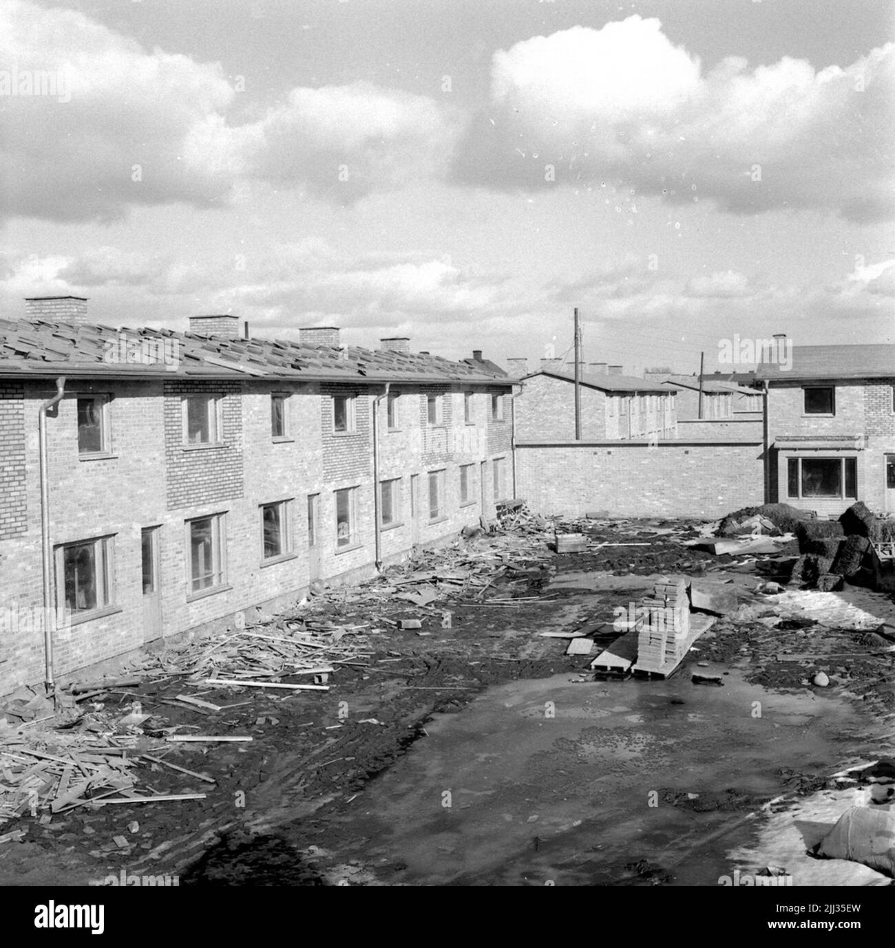 Townhouse modern architecture in Black and White Stock Photos & Images ...