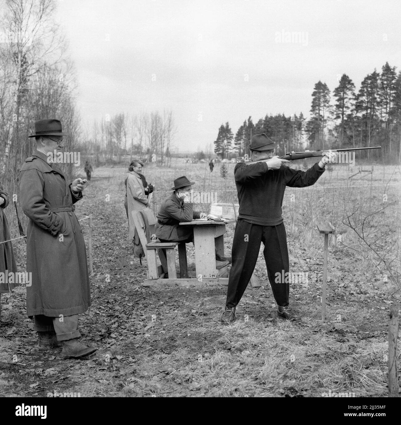 Shooting gathering Black and White Stock Photos & Images - Alamy