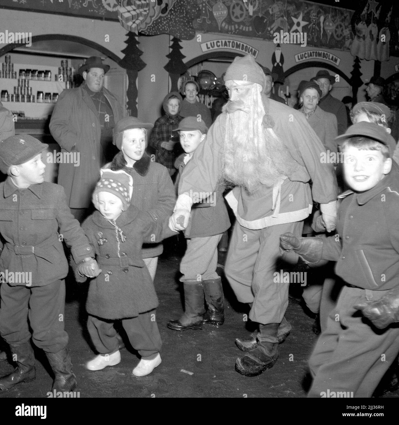 Christmas market at Hamnplan.11 December 1954 Stock Photo - Alamy