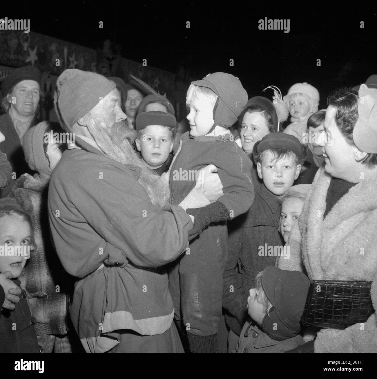 Christmas market at Hamnplan.11 December 1954 Stock Photo - Alamy
