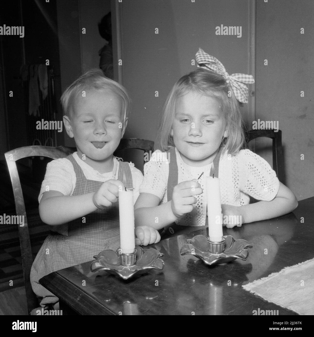 The Skarp family, Norra Ås road 29.11 December 1954 Stock Photo - Alamy