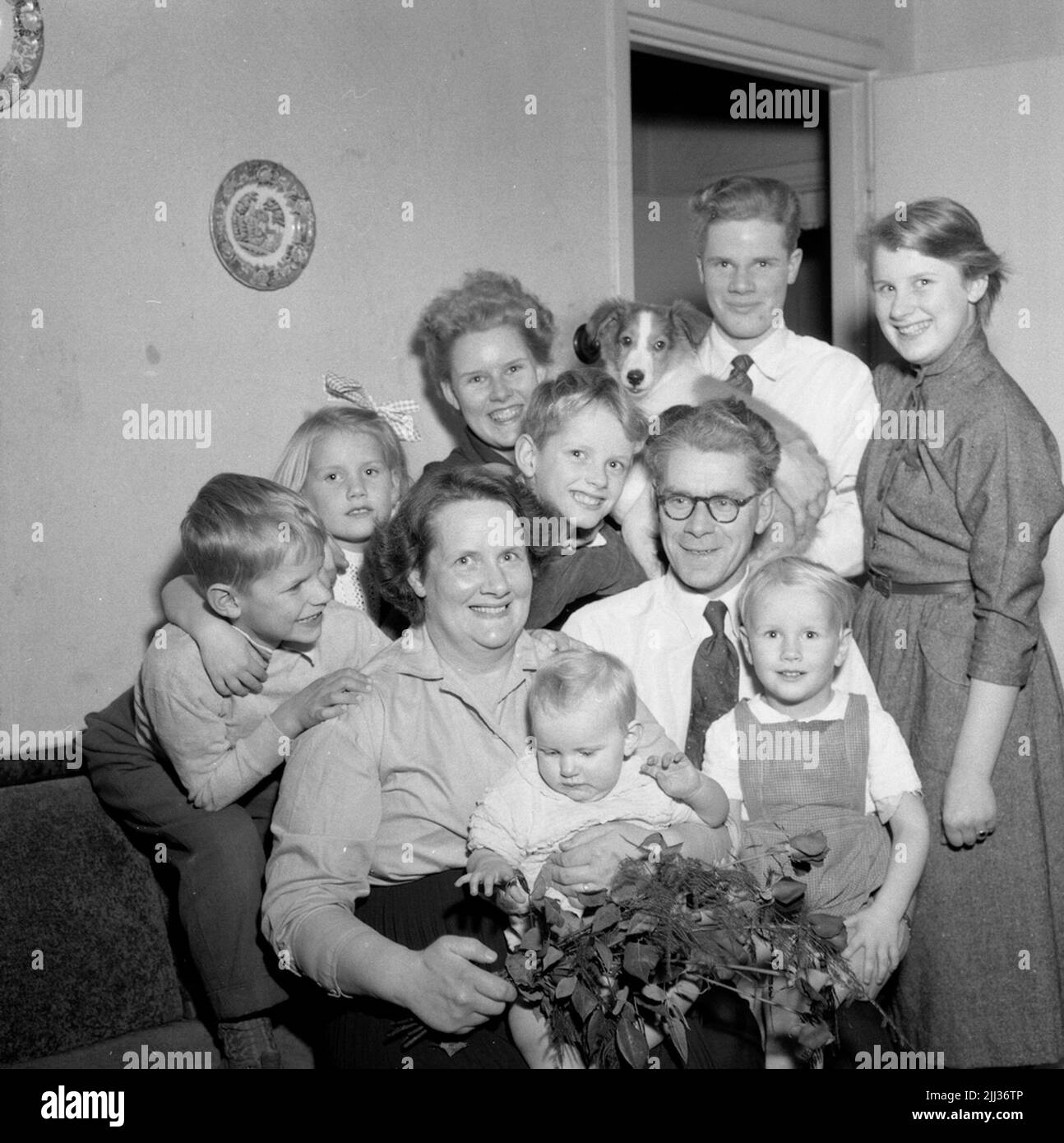 The Skarp family, Norra Ås road 29.11 December 1954 Stock Photo - Alamy