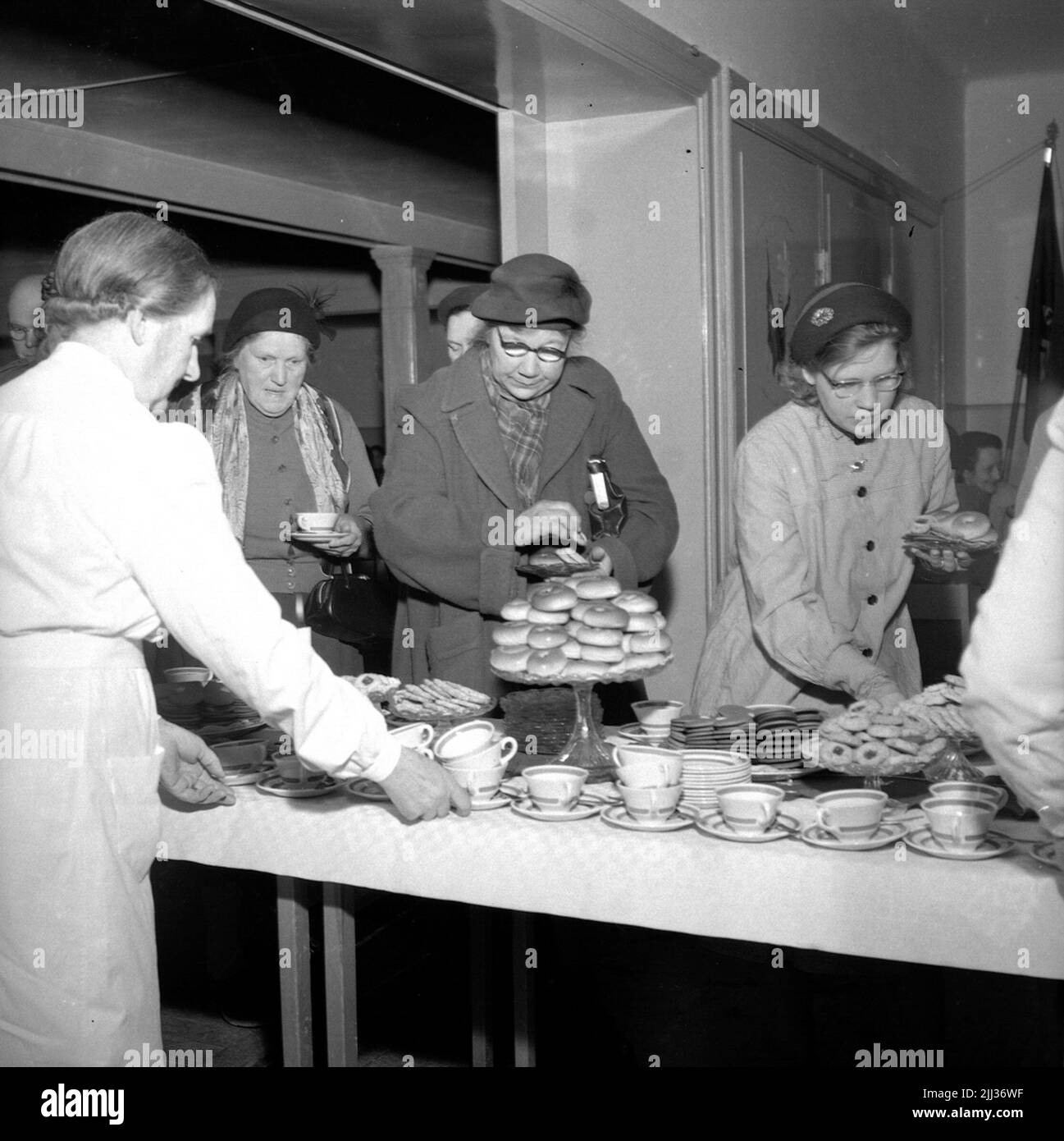 Christmas 1954 hi-res stock photography and images - Alamy