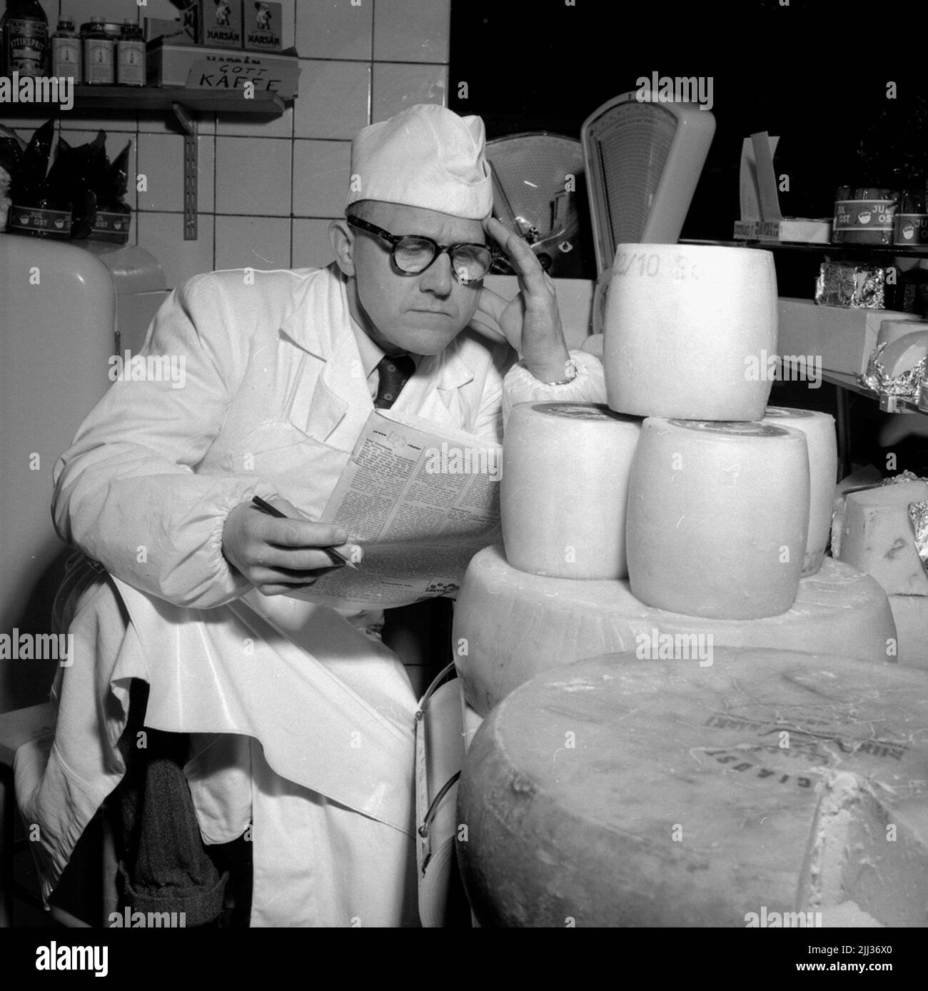 December 17 1954 hi-res stock photography and images - Alamy