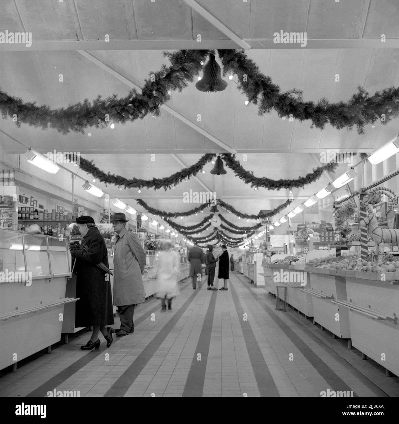 December 17 1954 hi-res stock photography and images - Alamy