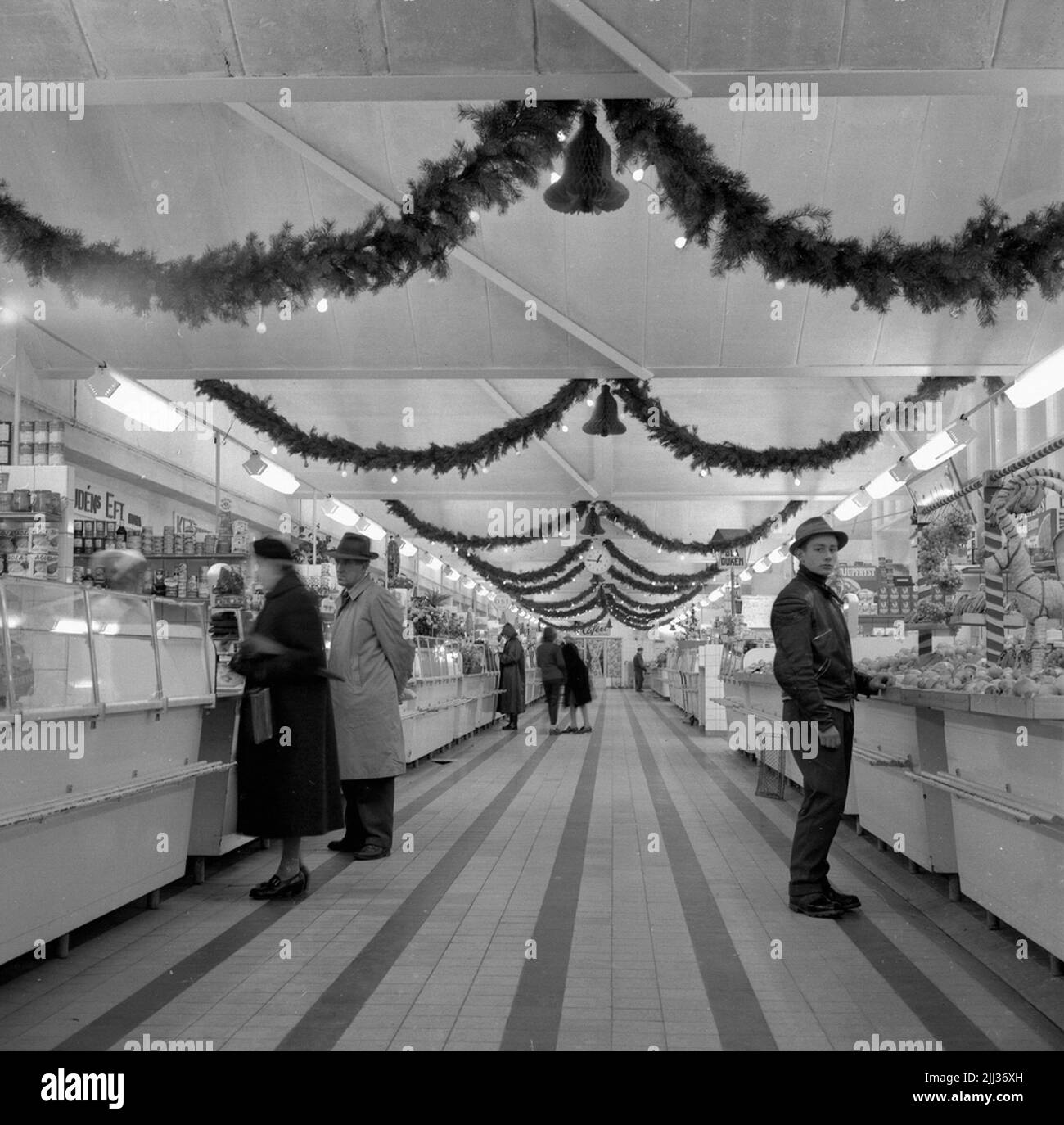 December 17 1954 hi-res stock photography and images - Alamy