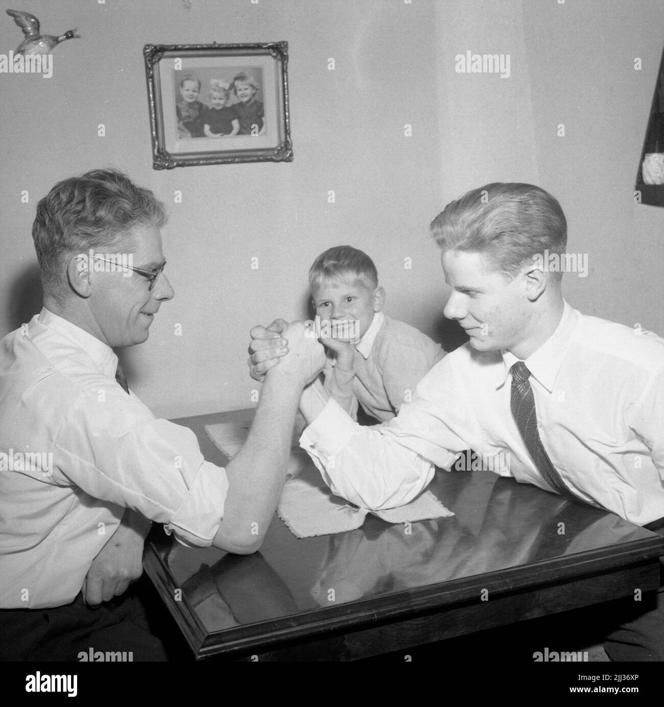 The Skarp family, Norra Ås road 29.11 December 1954 Stock Photo - Alamy