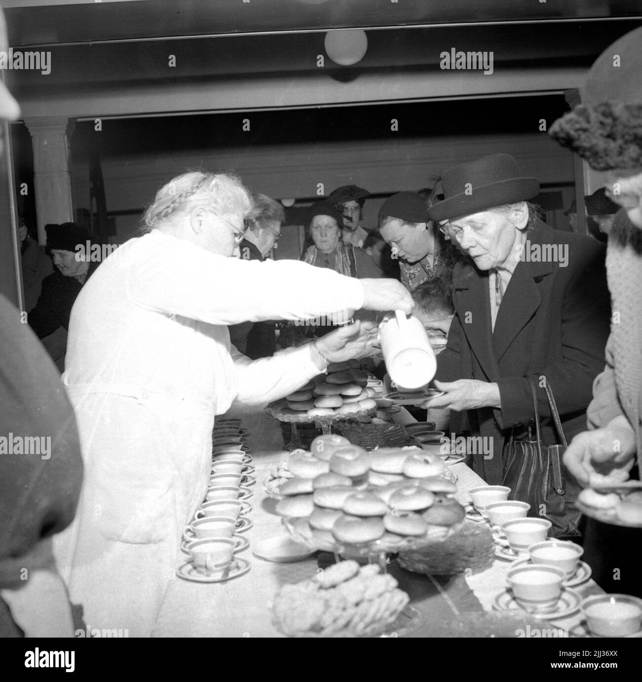 Christmas 1954 Black and White Stock Photos & Images - Alamy