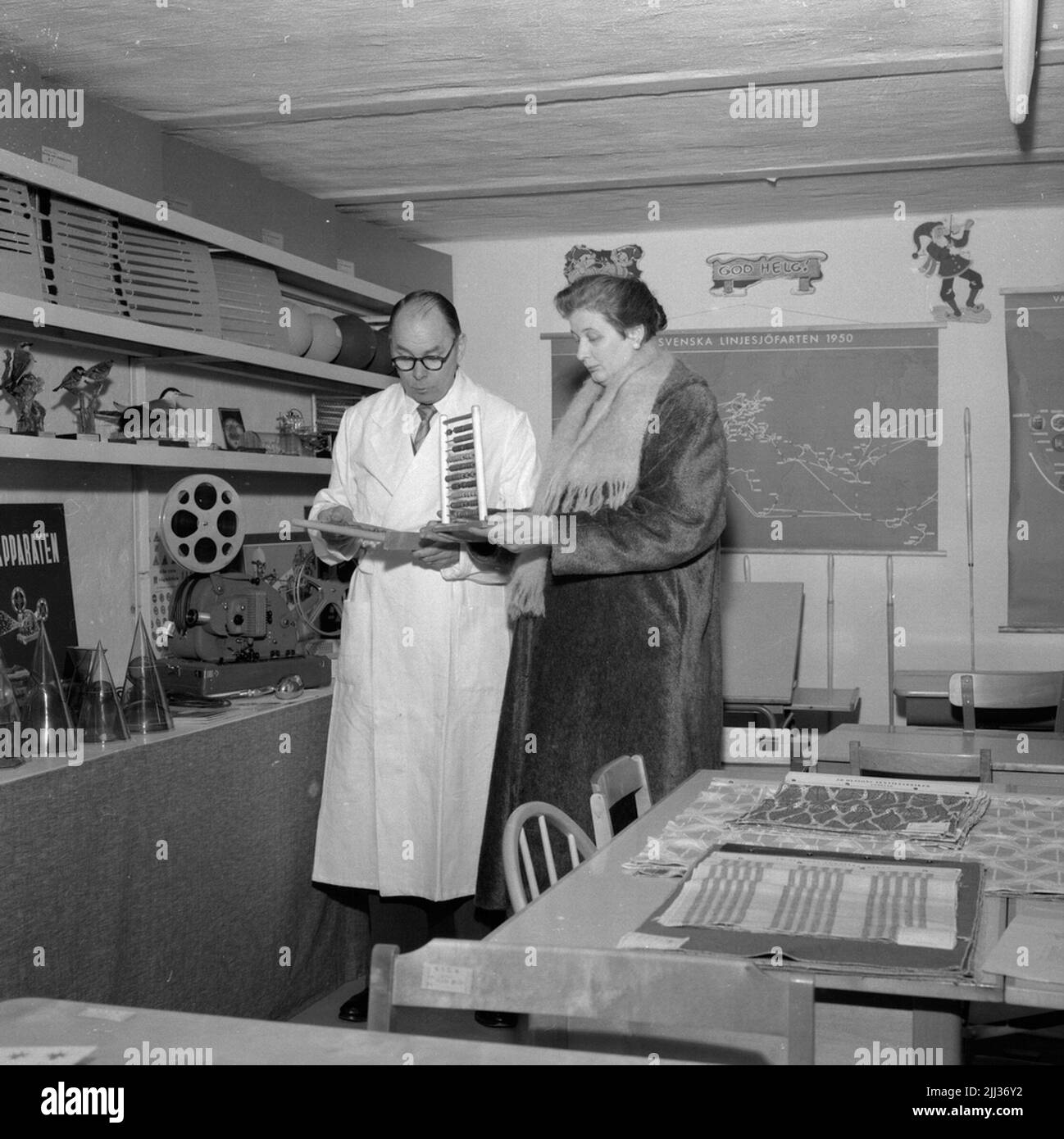 December 1954 hi-res stock photography and images - Alamy