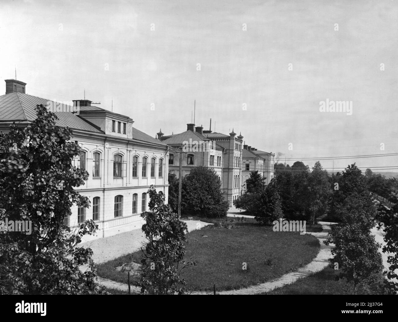 Two storey school building hi-res stock photography and images - Alamy