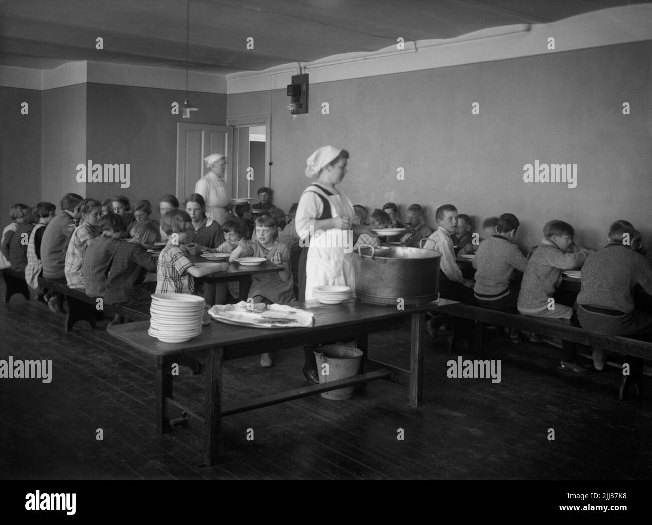 The primary school's children's dining, eating school children Stock ...