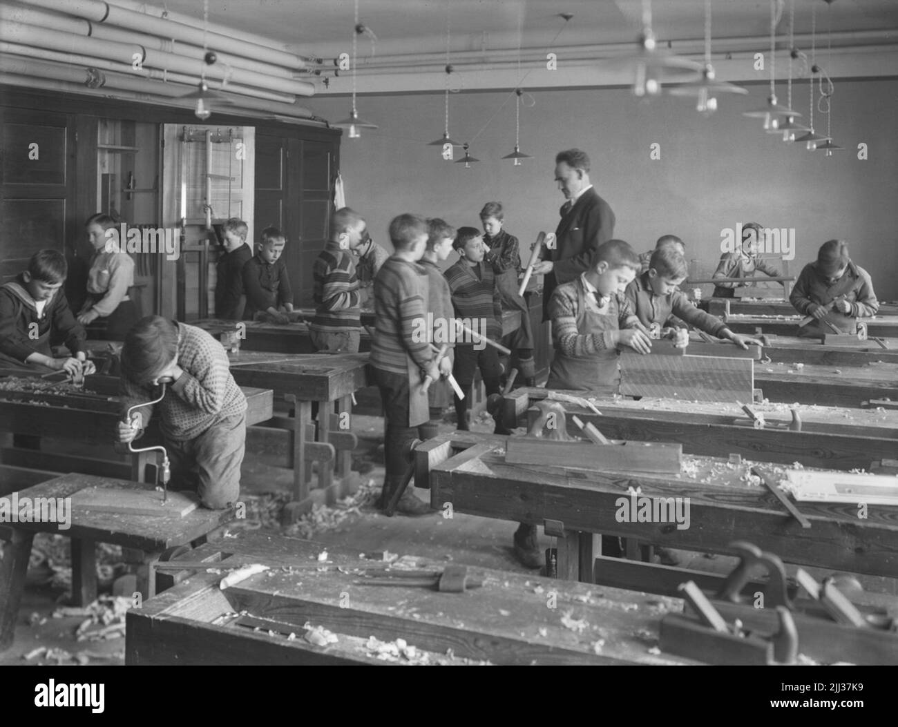 Engelbrektsskolan, Träslöjd.16 School boys with teacher. Teacher E ...