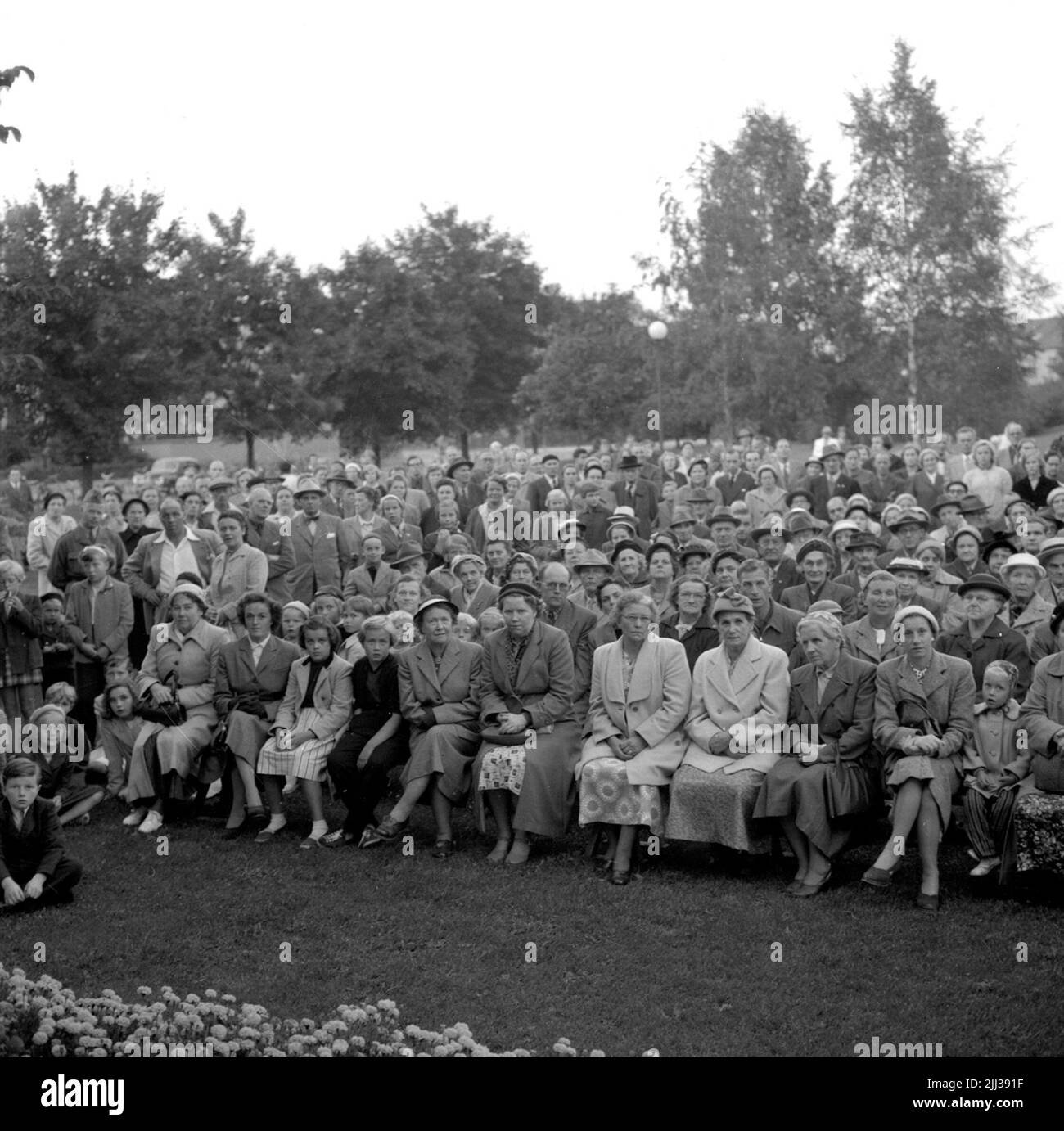 Electoral campaign sign or poster Black and White Stock Photos & Images ...