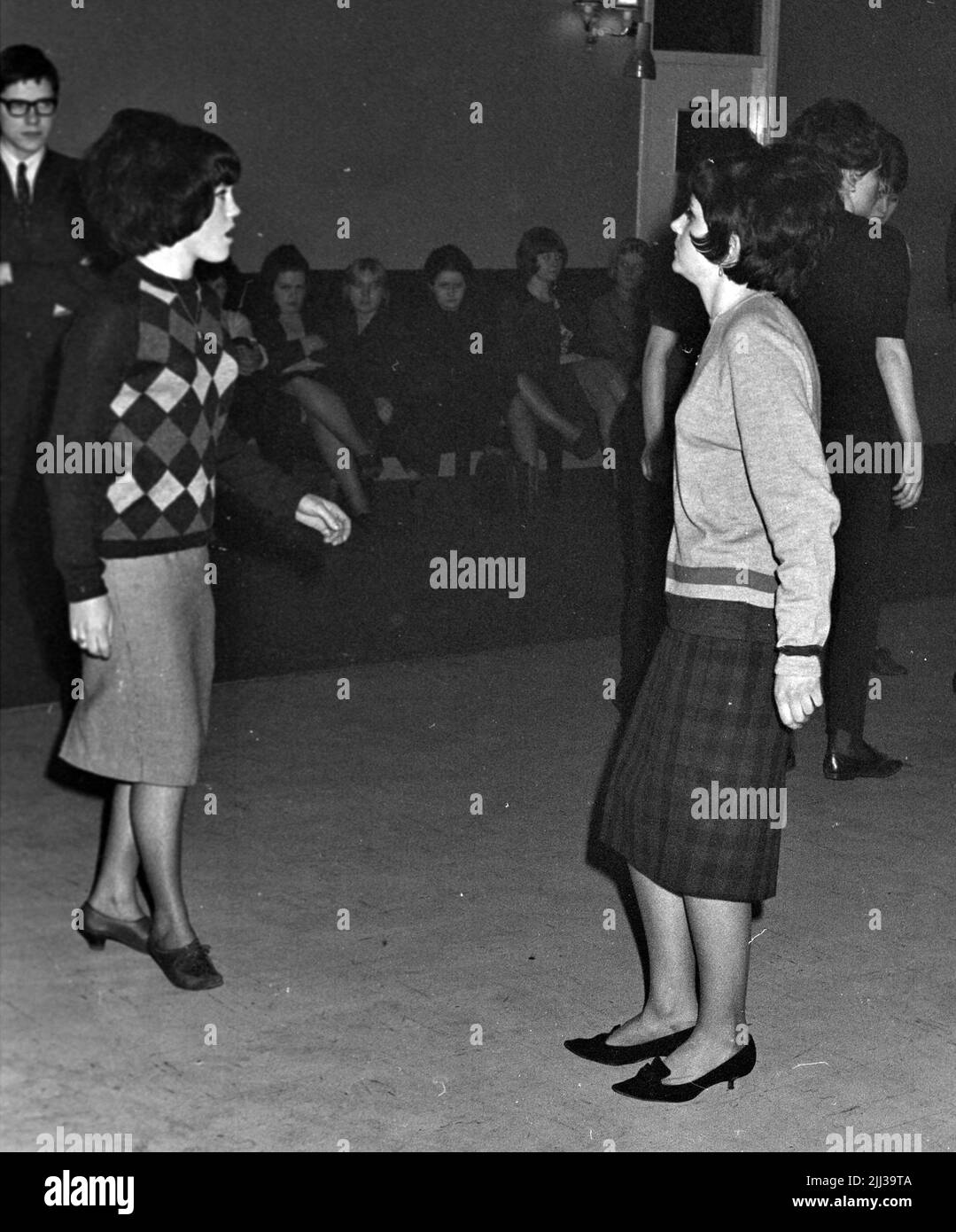 TEENAGERS at unidentified club in February 1964 Stock Photo - Alamy
