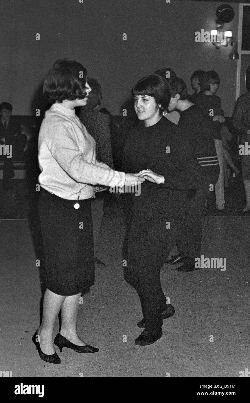 Mod 1964 teenage hi-res stock photography and images - Alamy