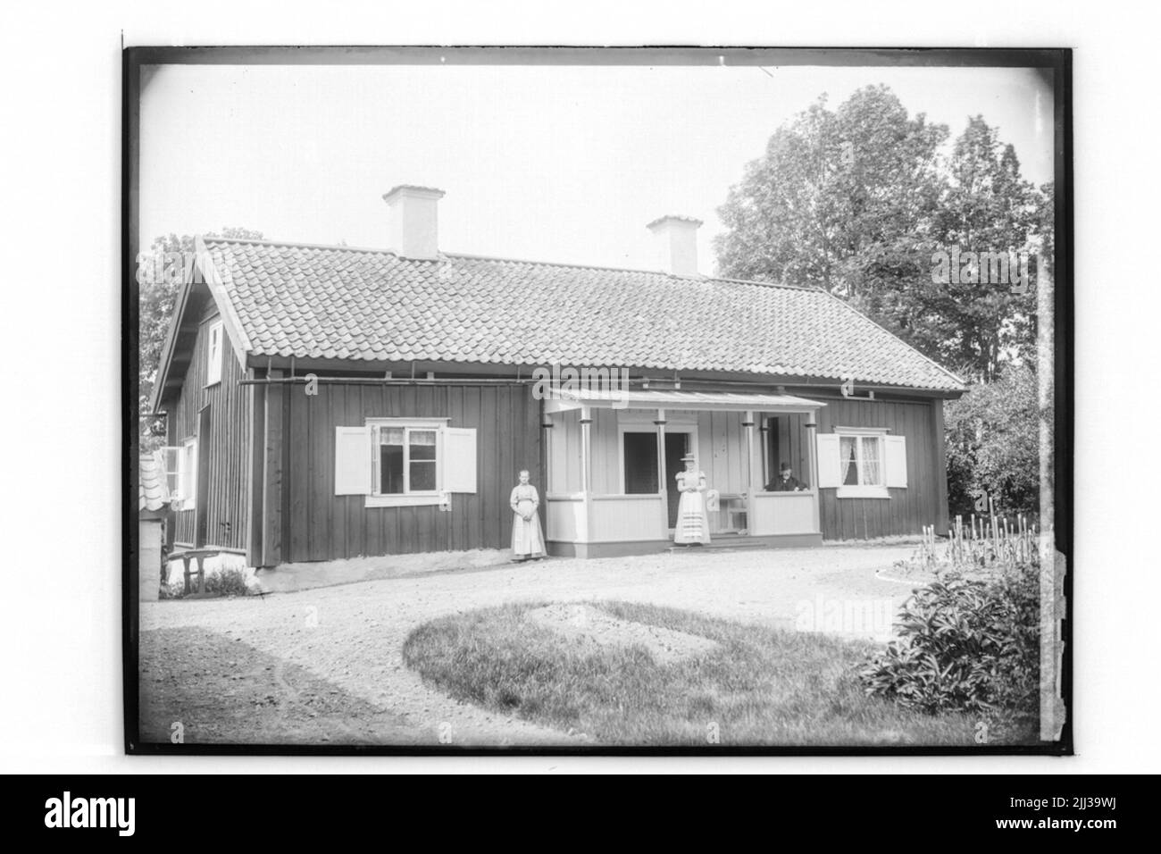 One story wood building Black and White Stock Photos & Images - Alamy