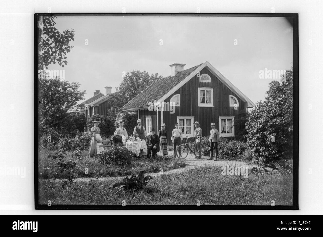 Building, 9 people. Björka Radby.otto Carlsson Stock Photo - Alamy