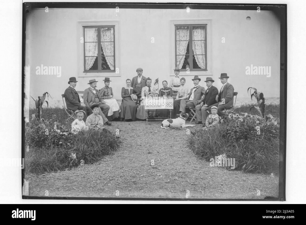 Group portrait 16 people Black and White Stock Photos & Images - Alamy