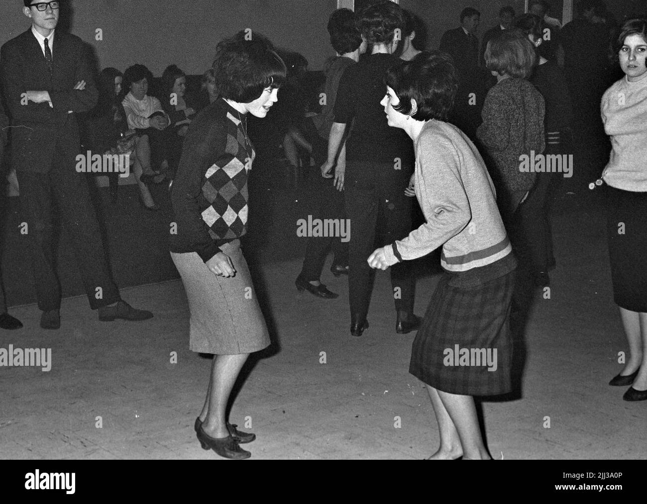 TEENAGERS at unidentified club in February 1964 Stock Photo - Alamy