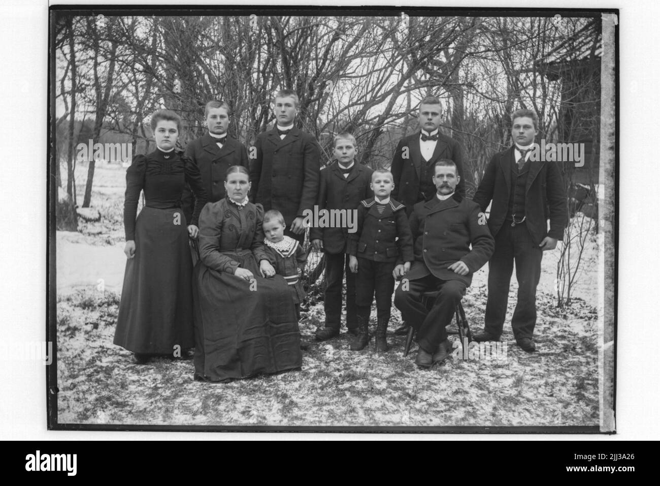 Group 10 people hi-res stock photography and images - Alamy