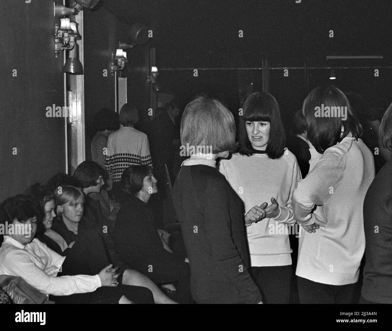 1960s teenagers dancing hi-res stock photography and images - Alamy