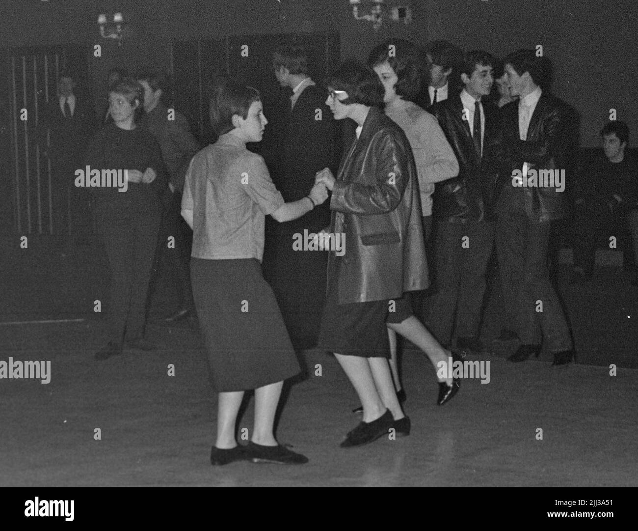 Teenagers of the 60s hi-res stock photography and images - Alamy