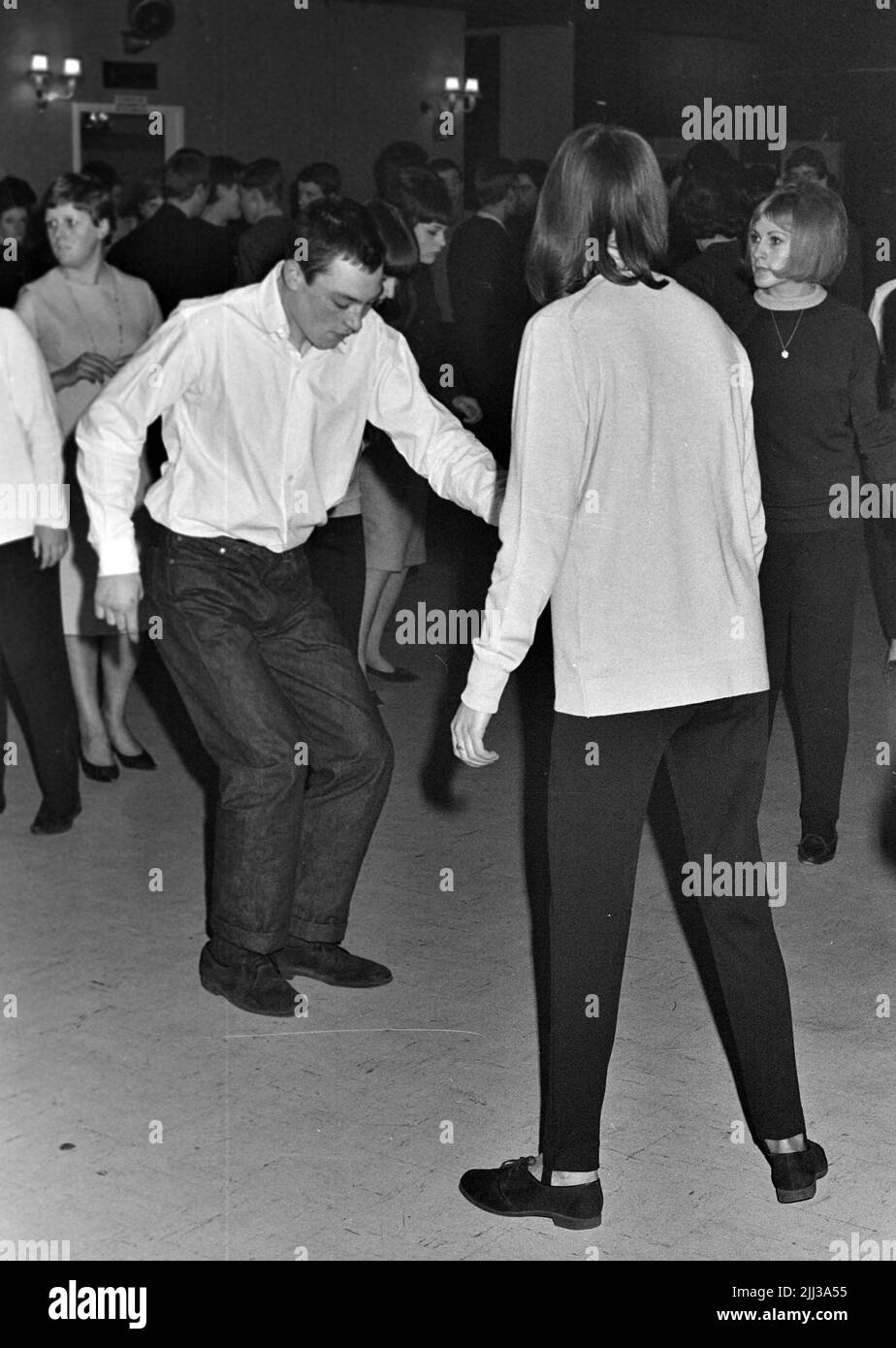 TEENAGERS at unidentified club in February 1964 Stock Photo - Alamy