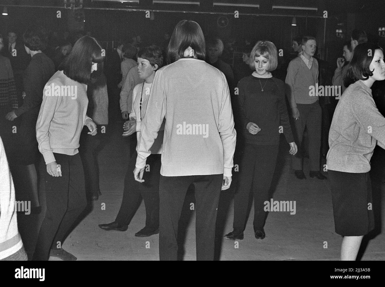 Mod 1964 teenage hi-res stock photography and images - Alamy