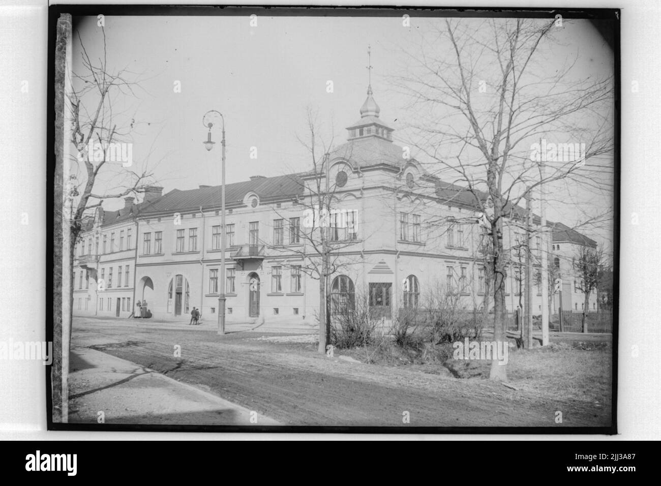 Apartment building, Engelbrektsgatan 23. To the right Floragatan enters ...