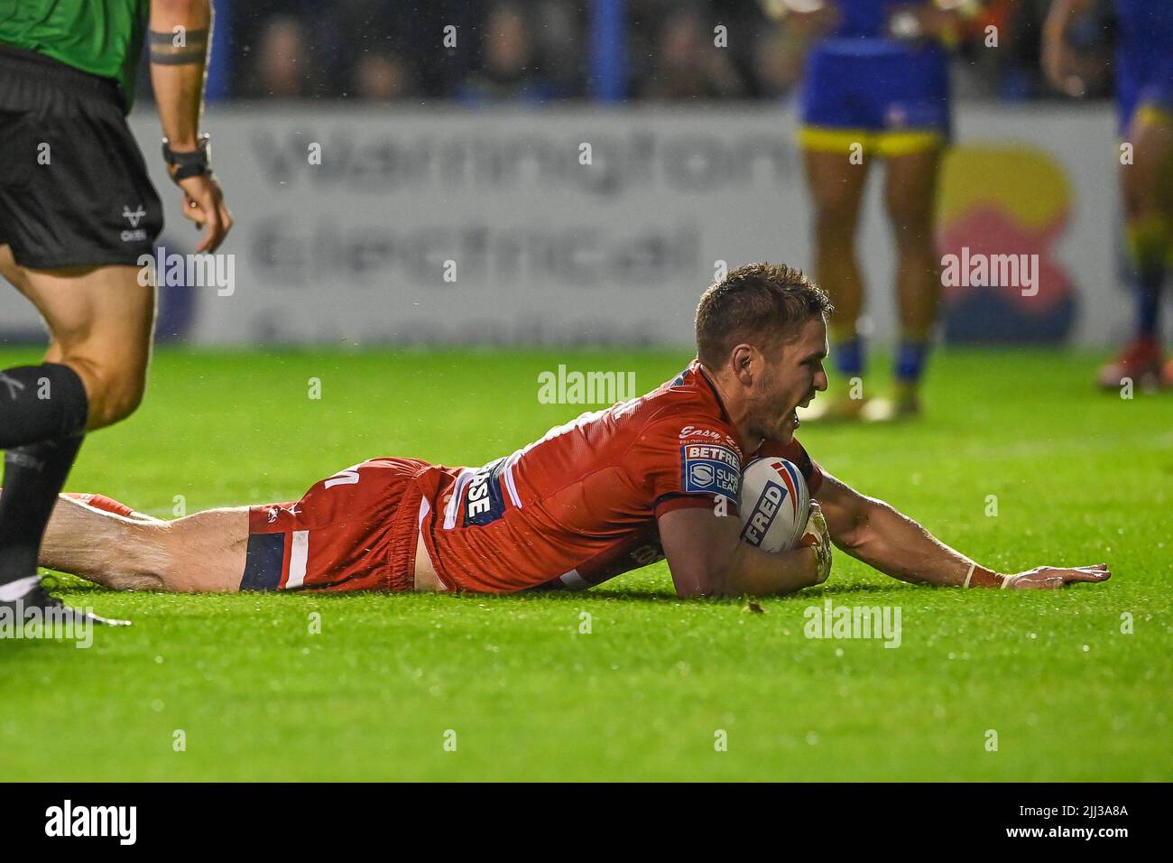 Matt Parcell (9) of Hull KR goes over for a try Stock Photo - Alamy