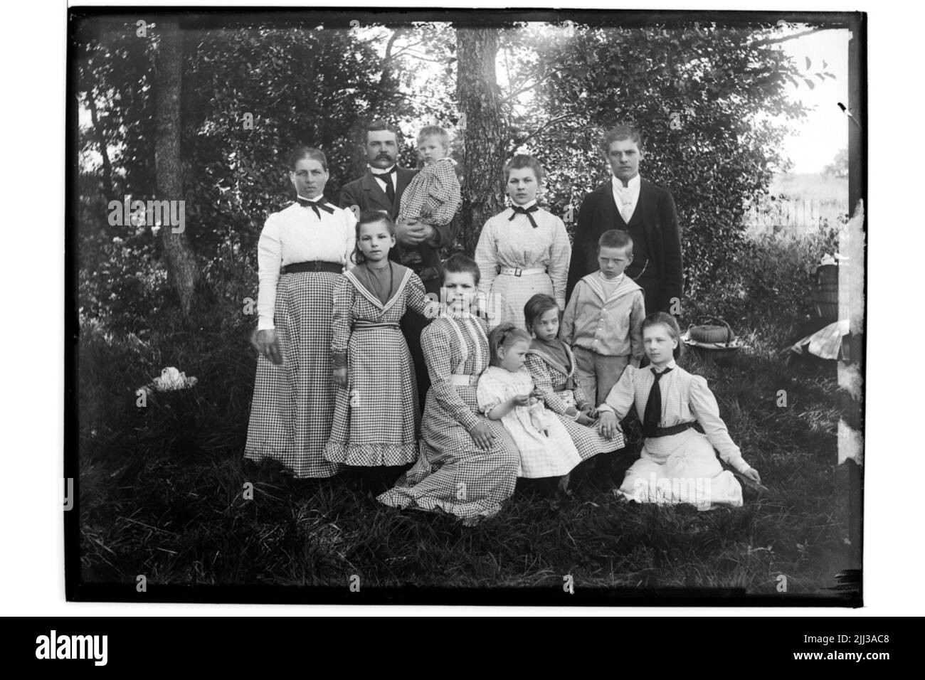 Group 10 people hi-res stock photography and images - Alamy