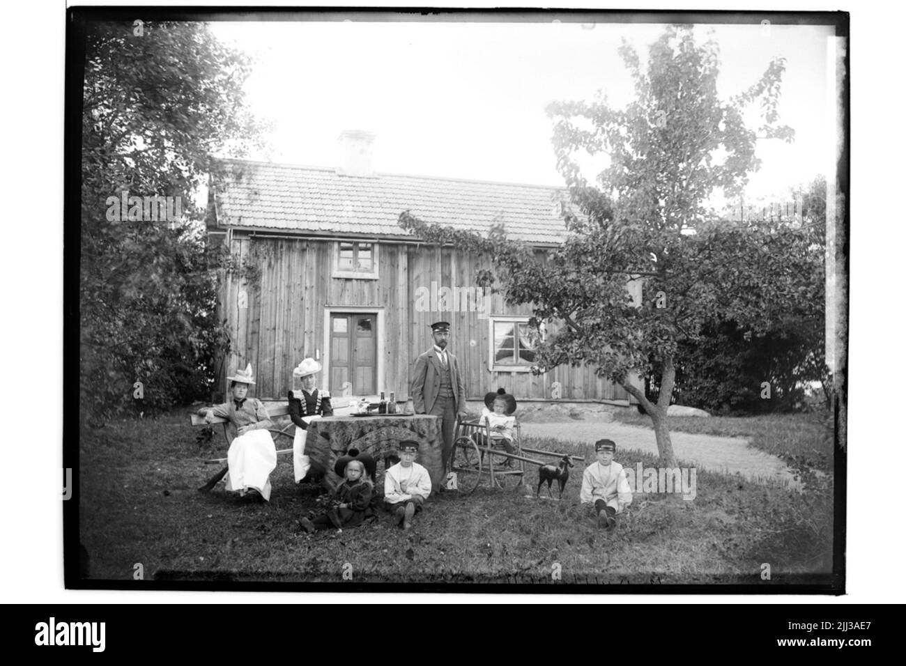Building, two -storey single cottage, Närkesstugan.7 people Stock Photo ...