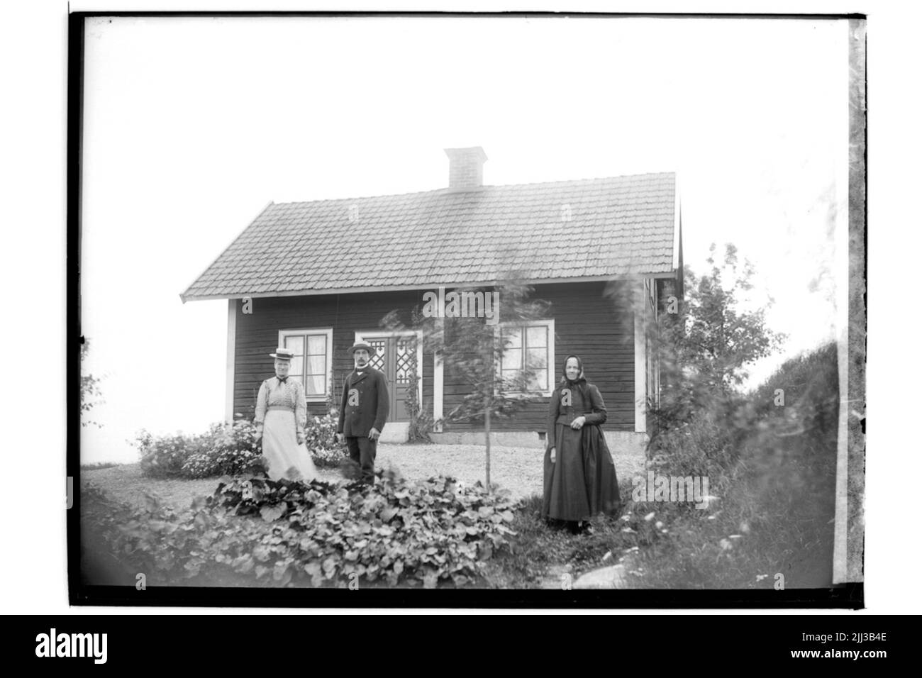 Residential building, family group 3 people. Karl Andersson, his mother ...