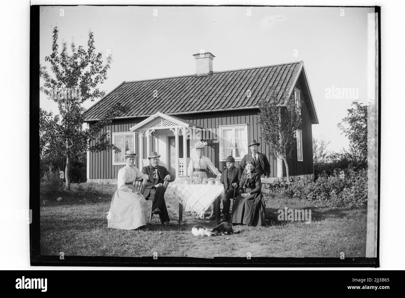 Residential buildings people two Black and White Stock Photos & Images ...