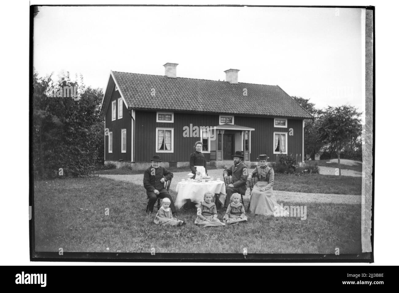 Two -storey residential building, family group 7 people.Aug. Persson ...