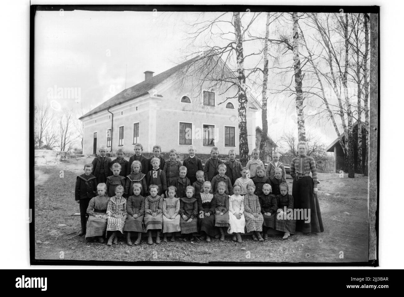 The drug school, 32 school children with teacher Hilda Lindh.en and a ...