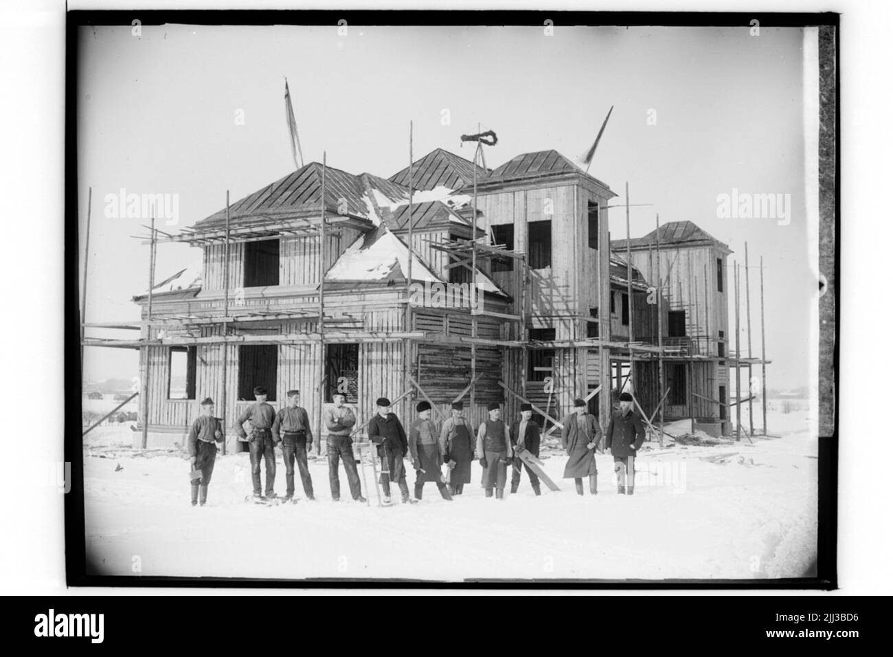 Almby new primary school under building. 11 construction workers Stock ...