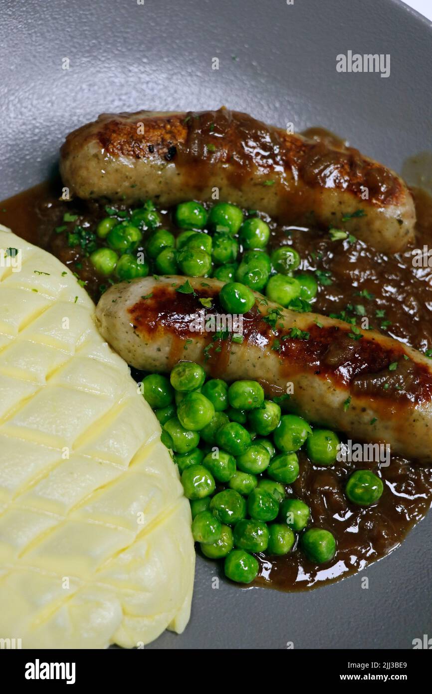 bangers and mash, british food, pork sausages, mash potato, green peas ...