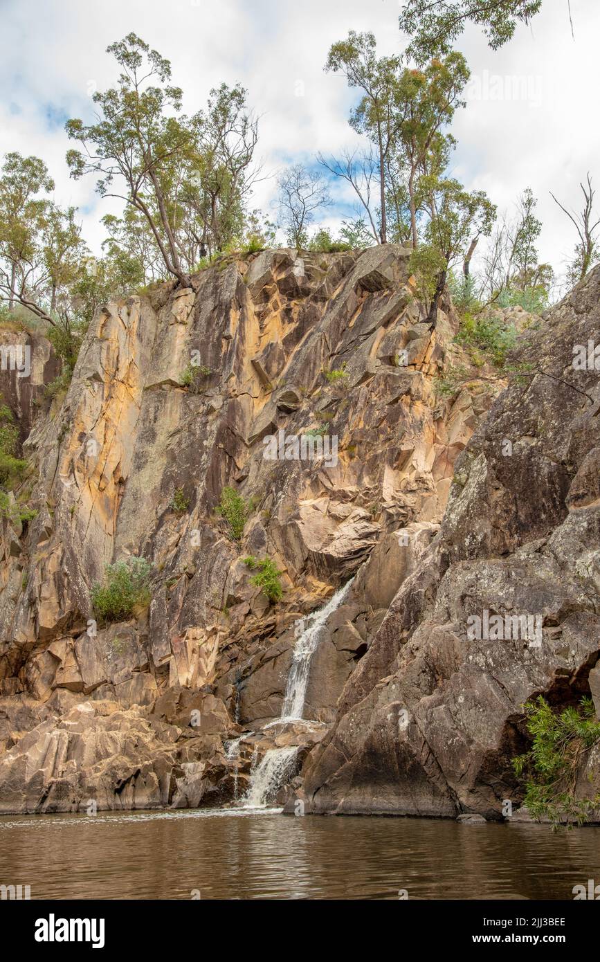 Stunning Australian bush landscape at Crows Nest Falls, Queensland ...