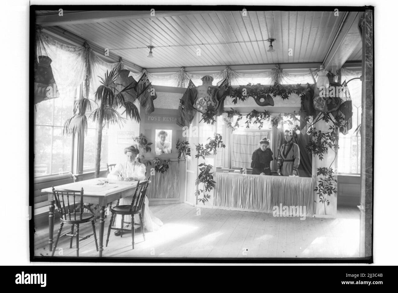 Stand animals Black and White Stock Photos & Images - Alamy