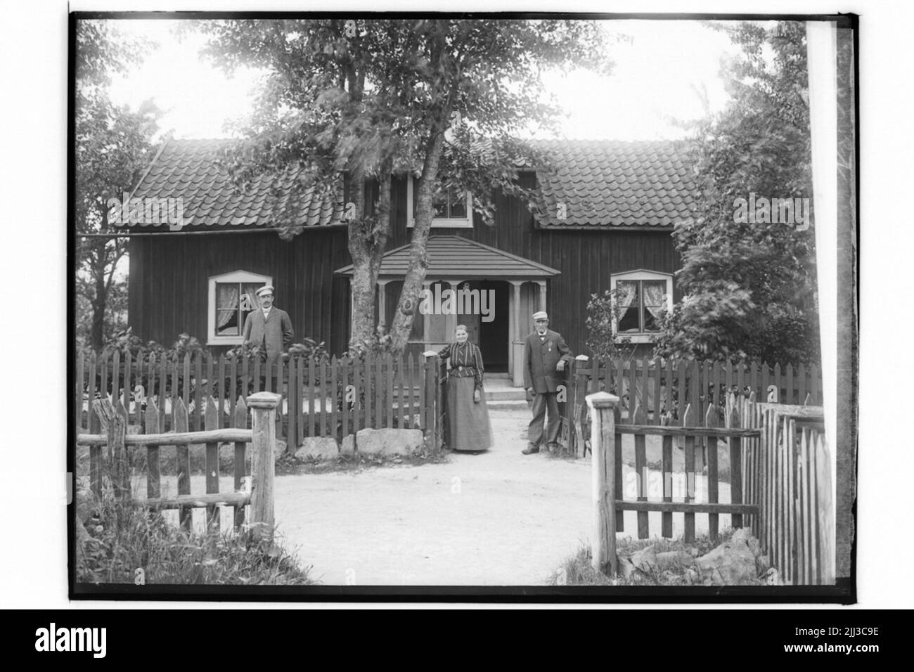 Residential house building balcony Cut Out Stock Images & Pictures - Alamy