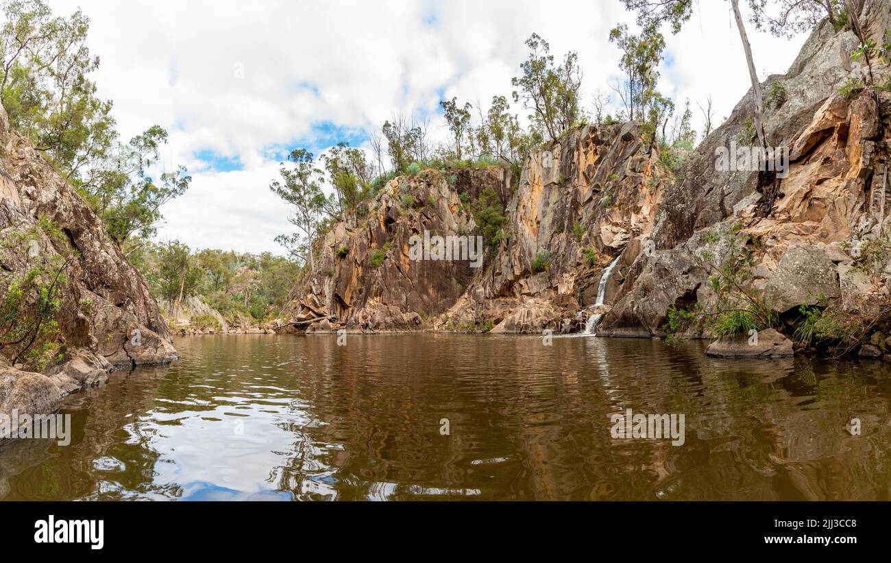 Stunning Australian bush landscape at Crows Nest Falls, Queensland ...