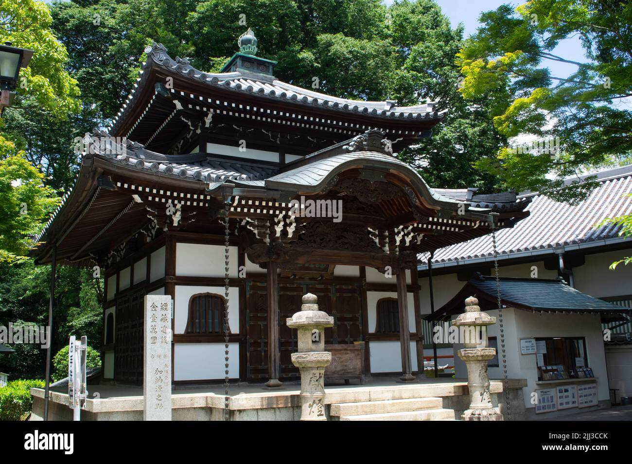 Traditional temple - shrine with tree foliage in Japan Stock Photo - Alamy