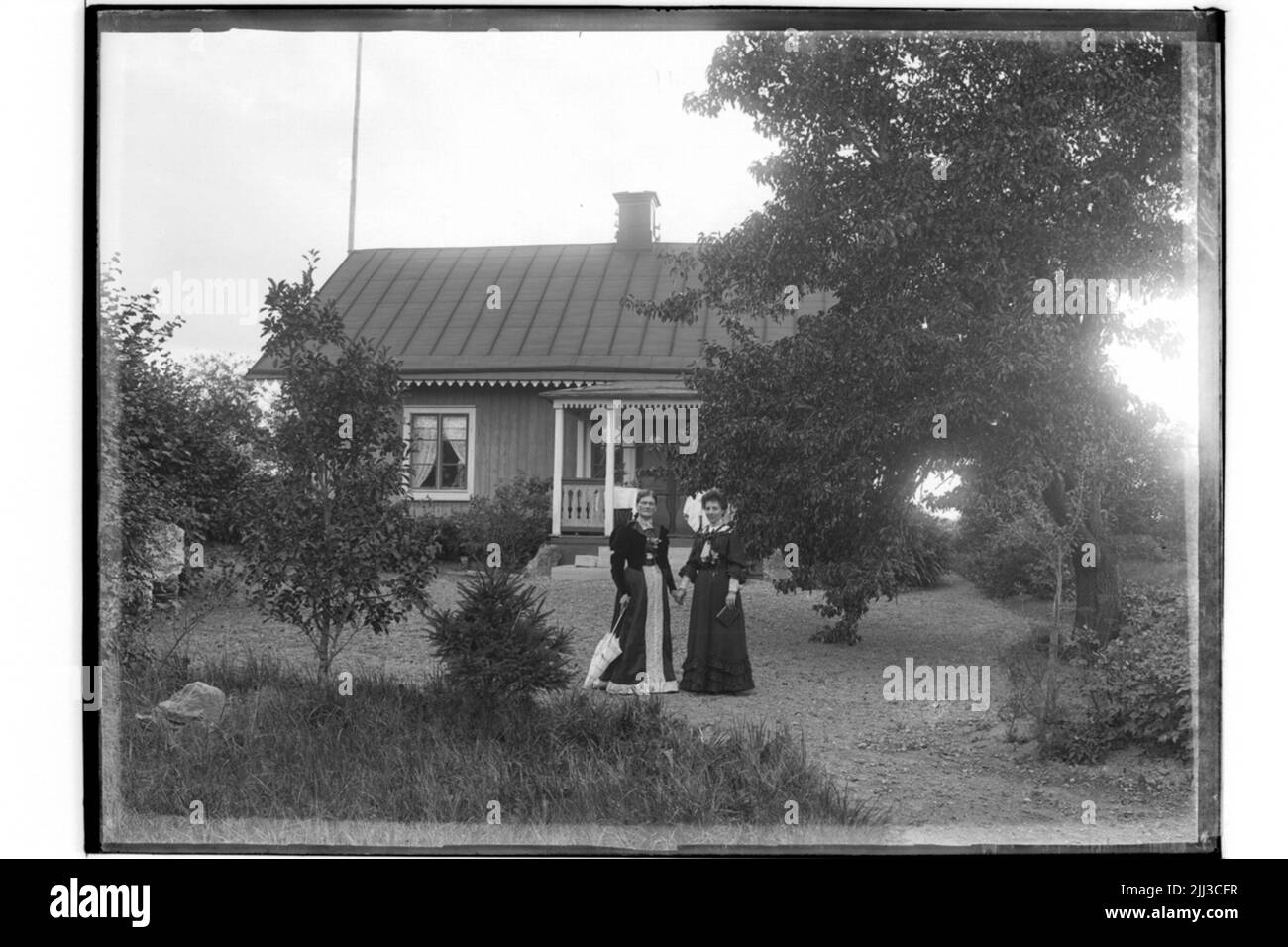 Telegraph Station.Bostadshus, 2 people. Anna Eriksson Stock Photo - Alamy