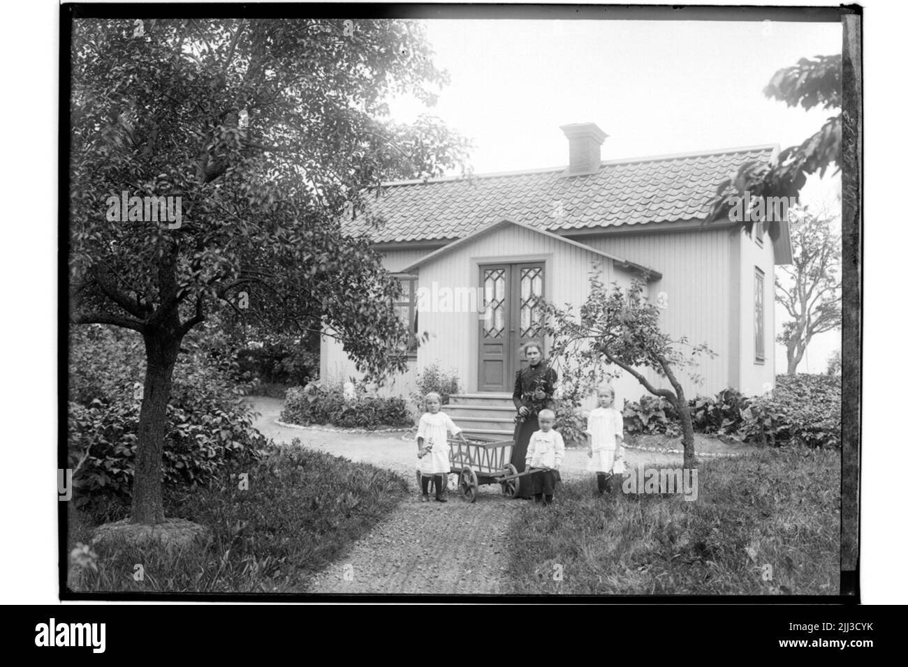 Residential building, one woman and three children. Wife Anna Wiborg ...